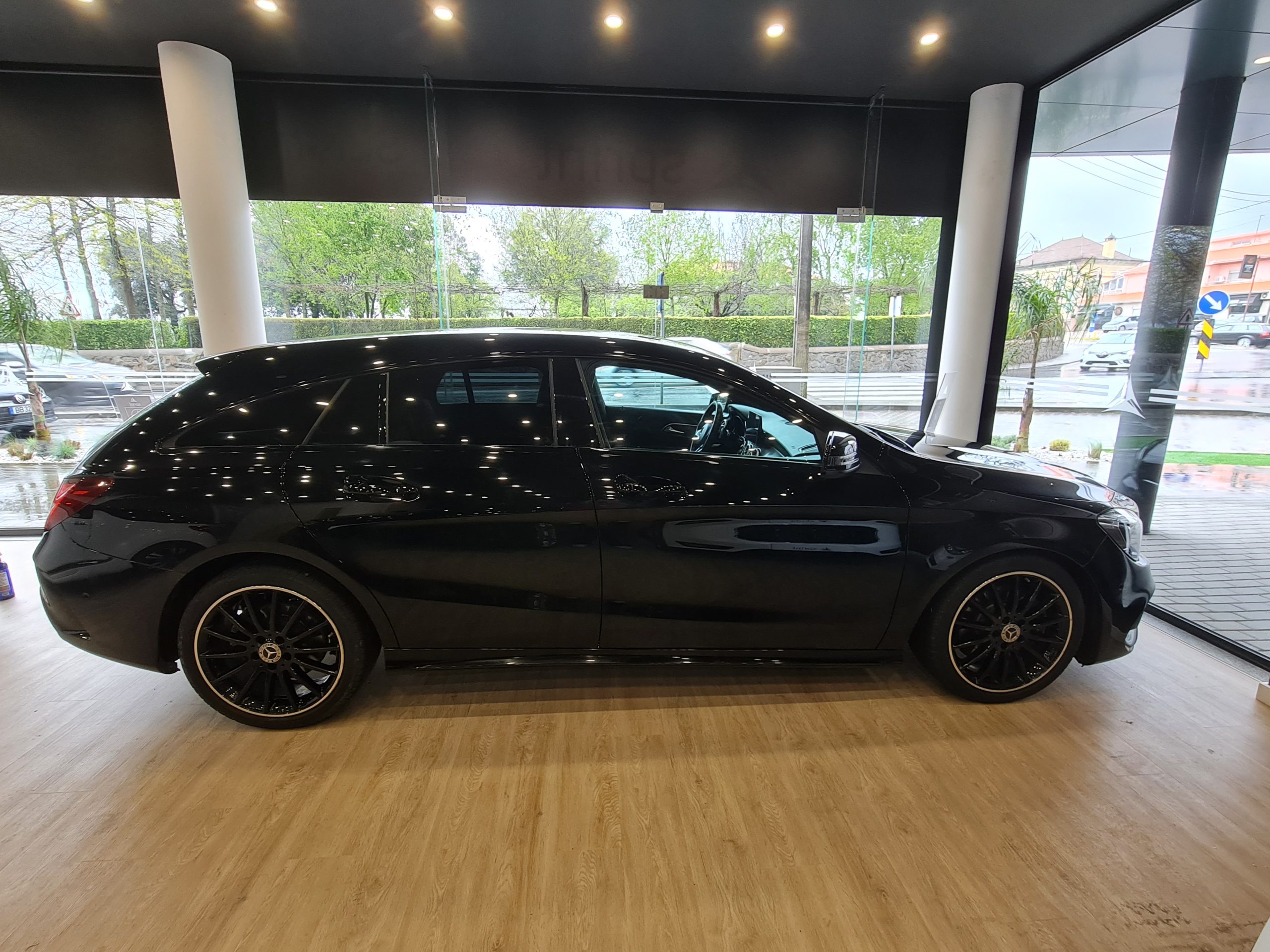 MERCEDES CLA SW 220 AMG - sprintseminovos